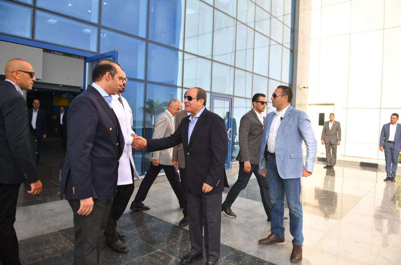 السيسي يجري الكشف الطبي المطلوب لأوراق الترشح في الانتخابات الرئاسية